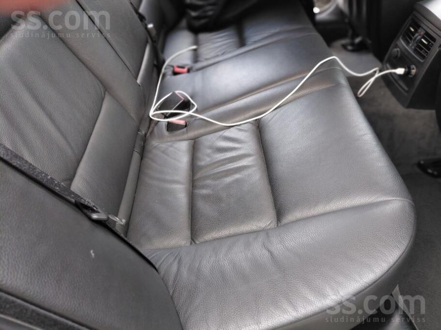 Black BMW 525 2007 in Riga, with an engine capacity of 2.50 L and mileage of 255 thousand km for 4999 €, photo 12 on AUTOMOTO.COM.LV