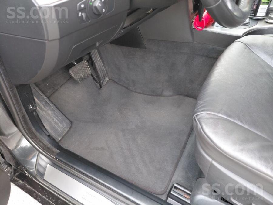 Black BMW 525 2007 in Riga, with an engine capacity of 2.50 L and mileage of 255 thousand km for 4999 €, photo 19 on AUTOMOTO.COM.LV