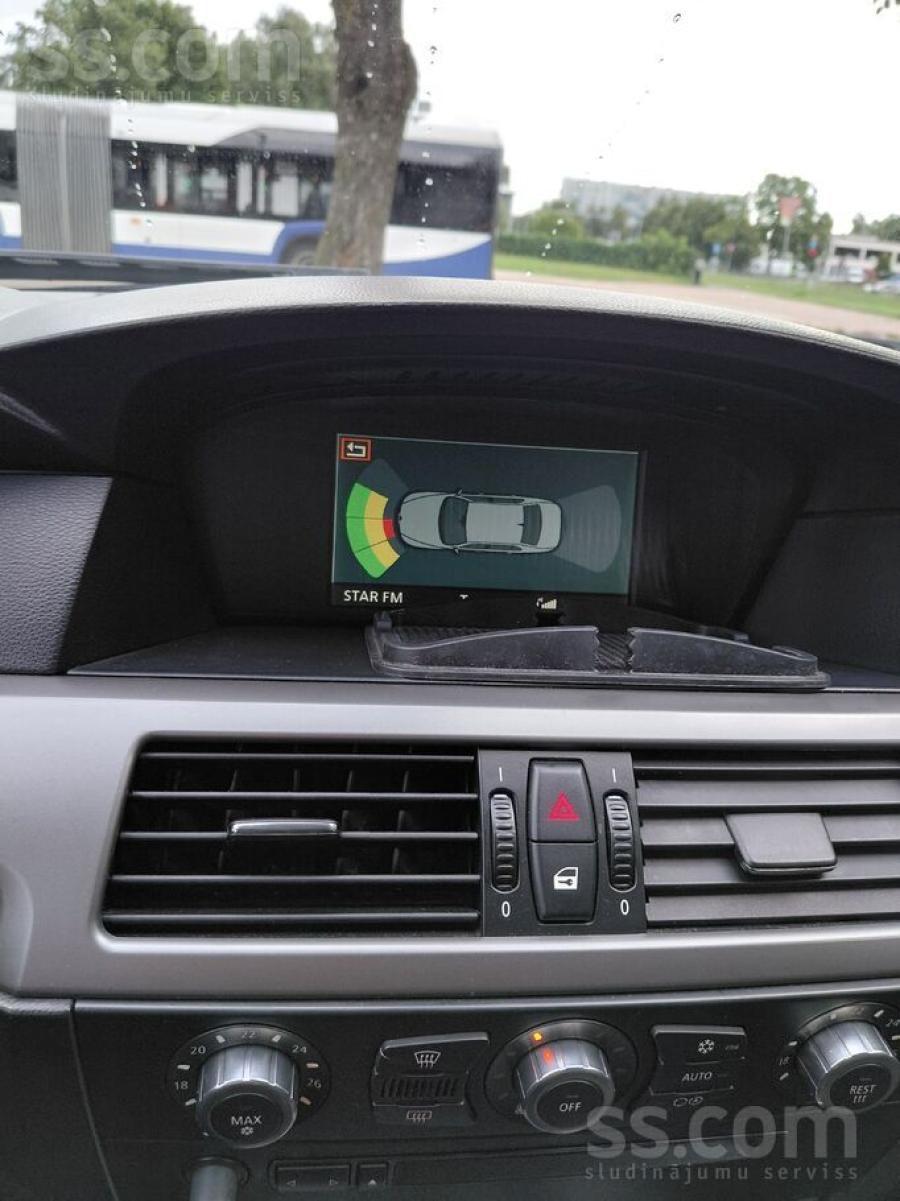 Black BMW 525 2007 in Riga, with an engine capacity of 2.50 L and mileage of 255 thousand km for 4999 €, photo 21 on AUTOMOTO.COM.LV