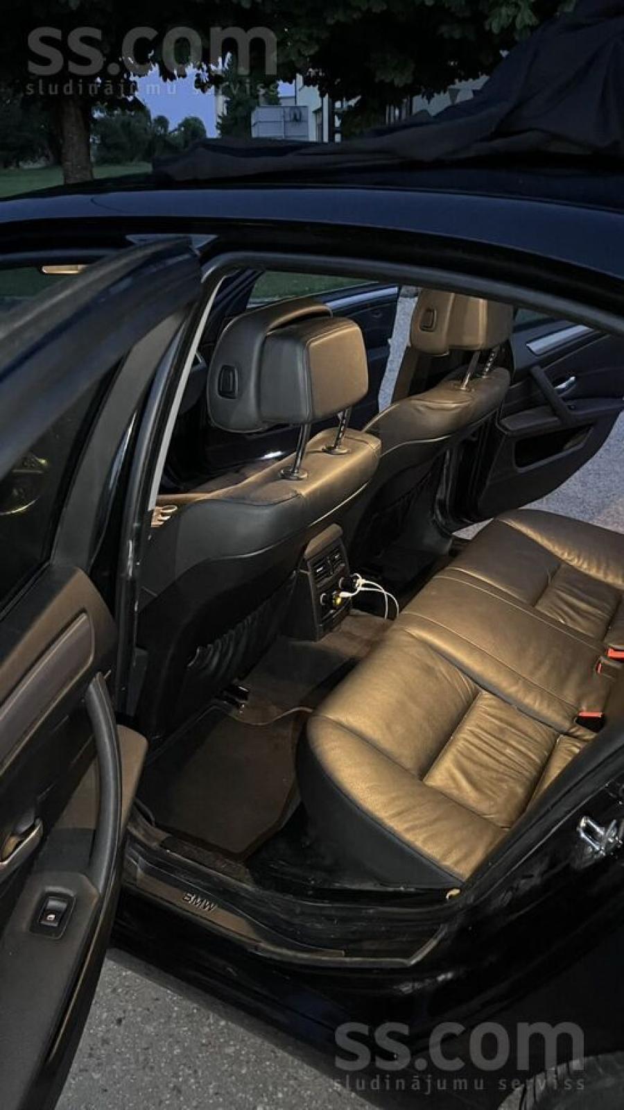 Black BMW 525 2007 in Ogre, with an engine capacity of 3.00 L and mileage of 451 thousand km for 4500 €, photo 11 on AUTOMOTO.COM.LV