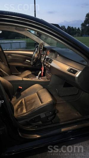 Black BMW 525 2007 in Ogre, with an engine capacity of 3.00 L and mileage of 451 thousand km for 4500 €, photo 12 on AUTOMOTO.COM.LV