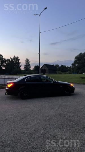 Black BMW 525 2007 in Ogre, with an engine capacity of 3.00 L and mileage of 451 thousand km for 4500 €, photo 14 on AUTOMOTO.COM.LV