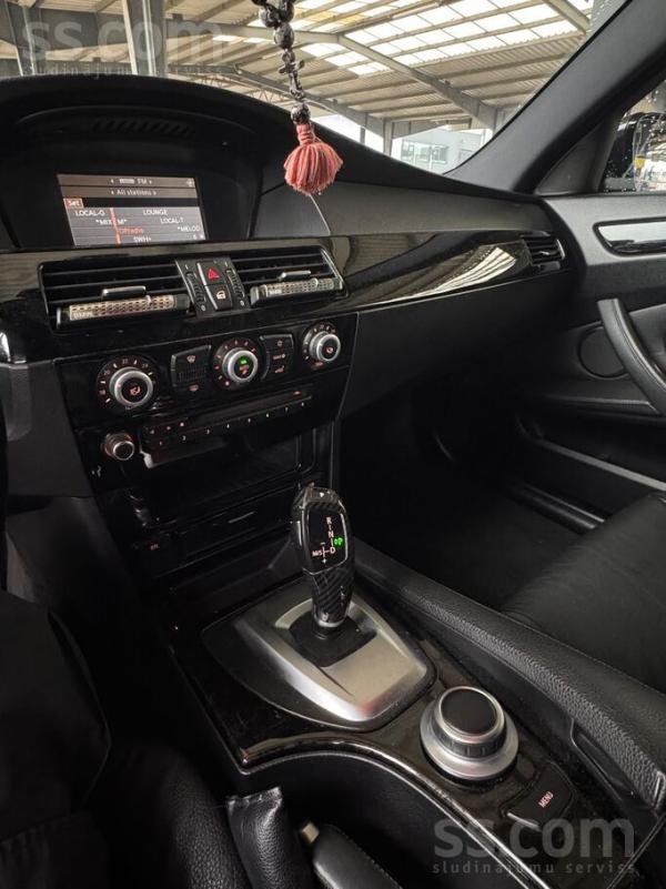 Melns BMW 525 2007 Rīga, ar dzinēja tilpumu 3.00 L un nobraukumu 440 tūkst. km par 7000 €, foto 11 vietnē AUTOMOTO.COM.LV