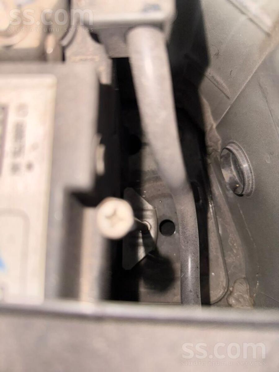 Melns BMW 525 2007 Rīga, ar dzinēja tilpumu 3.00 L un nobraukumu 440 tūkst. km par 7000 €, foto 15 vietnē AUTOMOTO.COM.LV