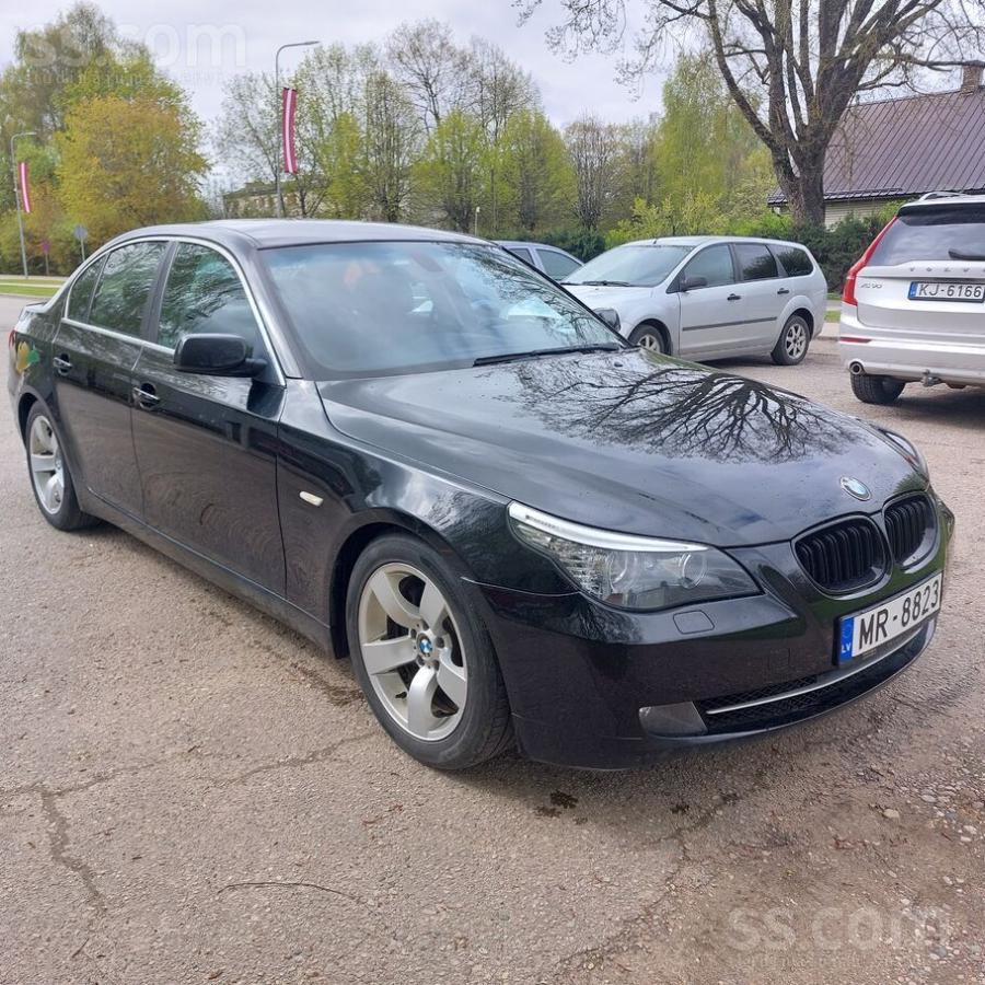 Black BMW 525 2008 in Riga, with an engine capacity of 3.00 L and mileage of 398 thousand km for 3800 €, photo 1 on AUTOMOTO.COM.LV
