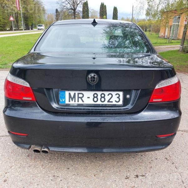 Black BMW 525 2008 in Riga, with an engine capacity of 3.00 L and mileage of 398 thousand km for 3800 €, photo 5 on AUTOMOTO.COM.LV
