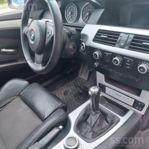 Black BMW 525 2008 in Riga, with an engine capacity of 3.00 L and mileage of 398 thousand km for 3800 €, photo 9 on AUTOMOTO.COM.LV