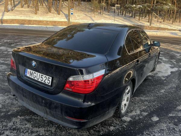 Melns BMW 525 2008 Kauņa, ar dzinēja tilpumu 2.99 L un nobraukumu 295 tūkst. km par 4200 €, foto 4 vietnē AUTOMOTO.COM.LV