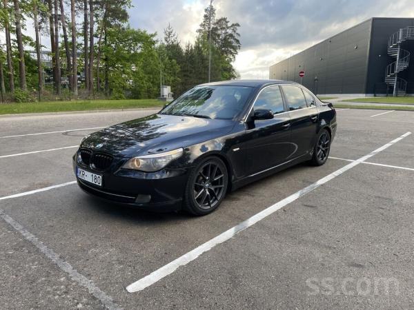 Black BMW 525 2008 in Riga, with an engine capacity of 3.00 L and mileage of 273 thousand km for 5600 €, photo 1 on AUTOMOTO.COM.LV
