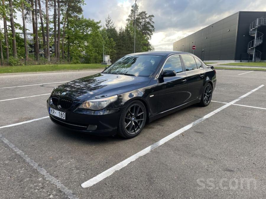 Black BMW 525 2008 in Riga, with an engine capacity of 3.00 L and mileage of 273 thousand km for 5600 €, photo 1 on AUTOMOTO.COM.LV