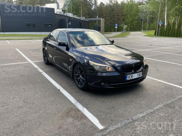 Black BMW 525 2008 in Riga, with an engine capacity of 3.00 L and mileage of 273 thousand km for 5600 €, photo 2 on AUTOMOTO.COM.LV