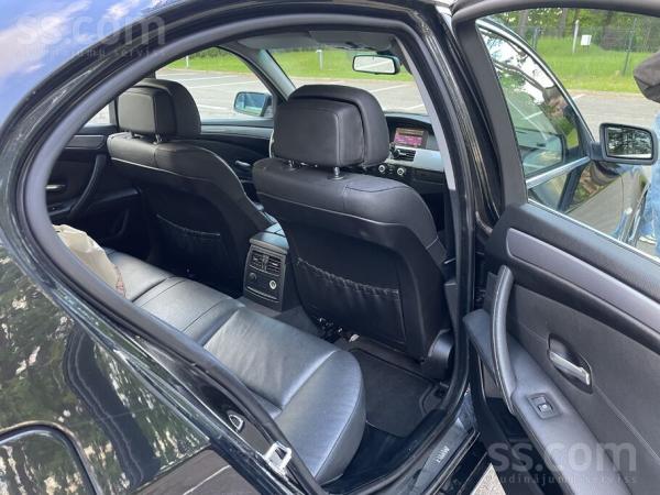 Black BMW 525 2008 in Riga, with an engine capacity of 3.00 L and mileage of 273 thousand km for 5600 €, photo 6 on AUTOMOTO.COM.LV
