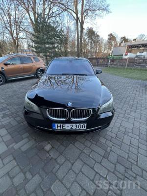 Черный БМВ 525 2008 в Рига, объемом двигателя 3.00 л и пробегом 326 тыс. км за 4900 €, фото 4 на AUTOMOTO.COM.LV