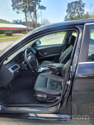 Black BMW 525 2008 in Ventspils, with an engine capacity of 3.00 L and mileage of 218 thousand km for 6150 €, photo 12 on AUTOMOTO.COM.LV