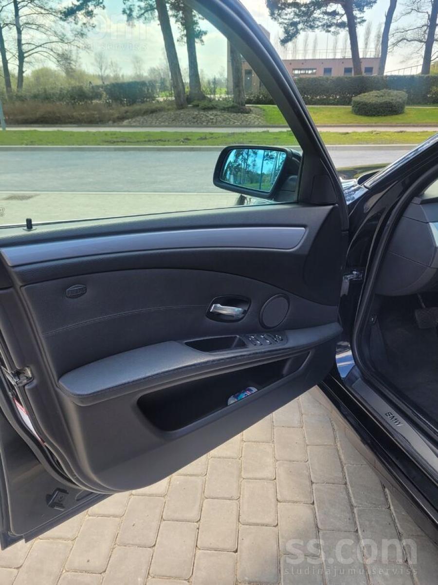 Black BMW 525 2008 in Ventspils, with an engine capacity of 3.00 L and mileage of 218 thousand km for 6150 €, photo 13 on AUTOMOTO.COM.LV