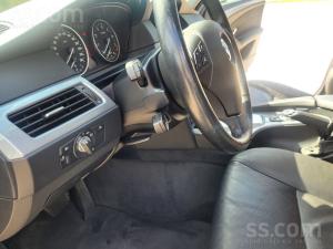 Black BMW 525 2008 in Ventspils, with an engine capacity of 3.00 L and mileage of 218 thousand km for 6150 €, photo 15 on AUTOMOTO.COM.LV