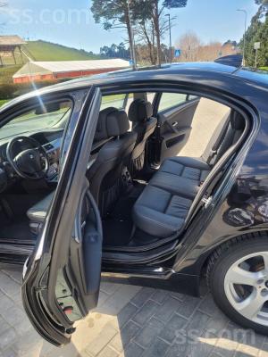 Black BMW 525 2008 in Ventspils, with an engine capacity of 3.00 L and mileage of 218 thousand km for 6150 €, photo 17 on AUTOMOTO.COM.LV