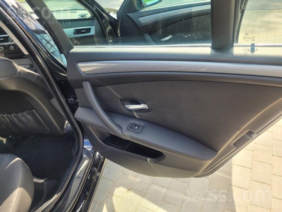 Black BMW 525 2008 in Ventspils, with an engine capacity of 3.00 L and mileage of 218 thousand km for 6150 €, photo 19 on AUTOMOTO.COM.LV