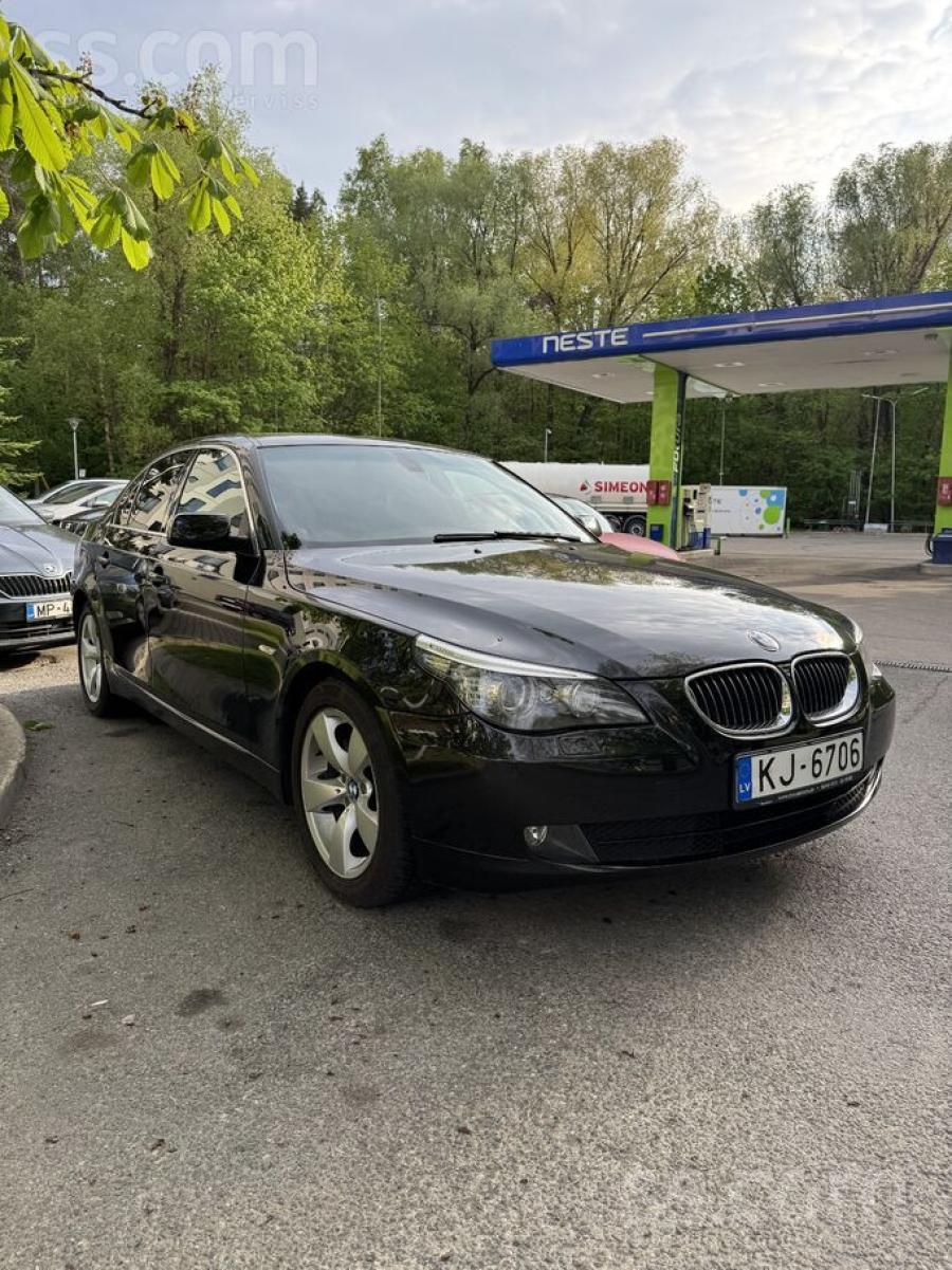 Black BMW 525 2008 in Riga, with an engine capacity of 3.00 L and mileage of 375 thousand km for 5250 €, photo 1 on AUTOMOTO.COM.LV