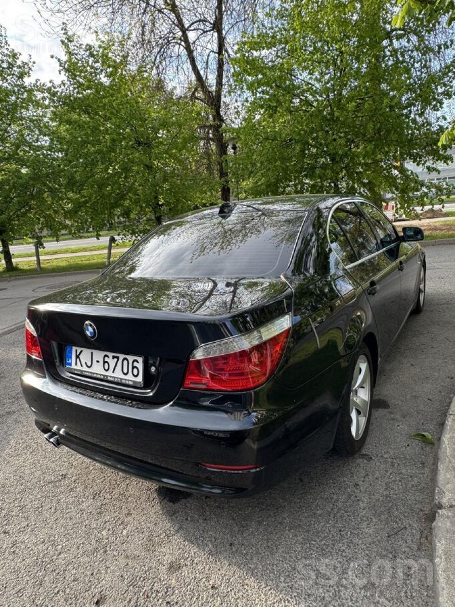 Black BMW 525 2008 in Riga, with an engine capacity of 3.00 L and mileage of 375 thousand km for 5250 €, photo 4 on AUTOMOTO.COM.LV
