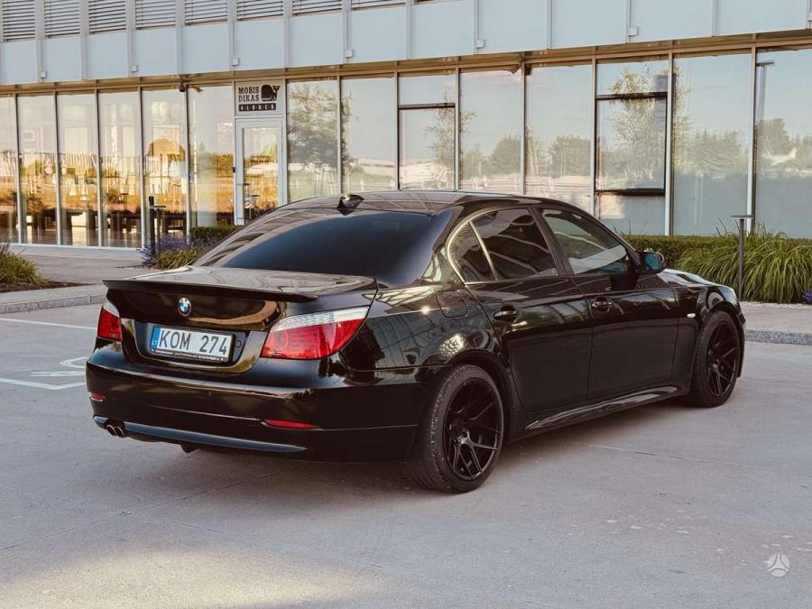 Black BMW 525 2008 in Vilnius, with an engine capacity of 2.99 L and mileage of 500 thousand km for 4200 €, photo 4 on AUTOMOTO.COM.LV