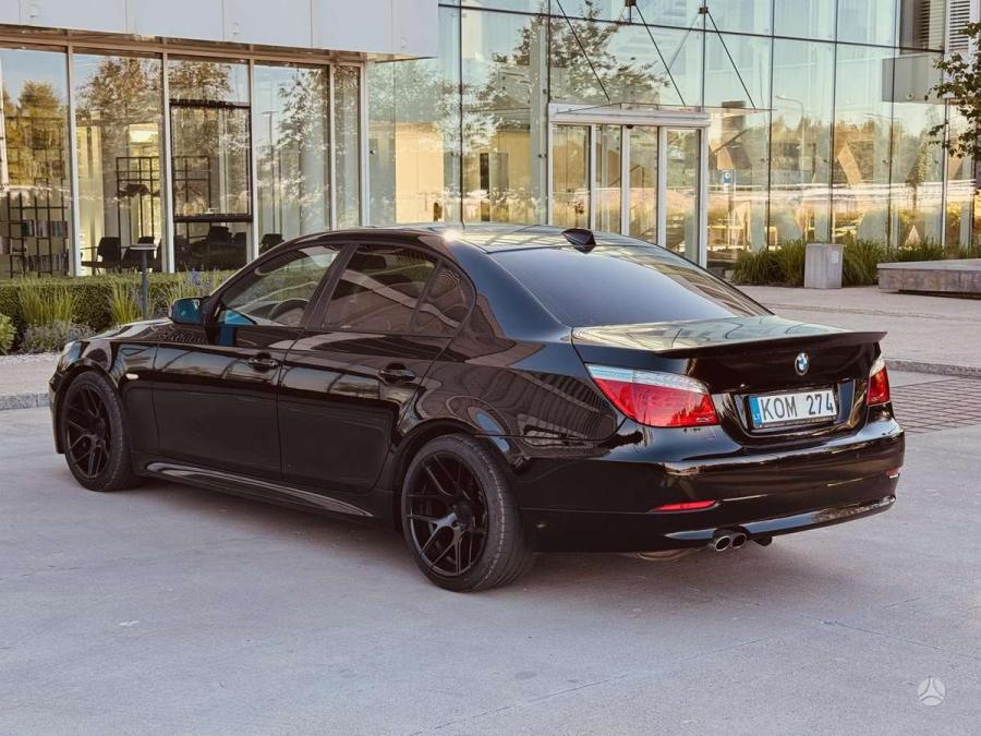 Black BMW 525 2008 in Vilnius, with an engine capacity of 2.99 L and mileage of 500 thousand km for 4200 €, photo 5 on AUTOMOTO.COM.LV