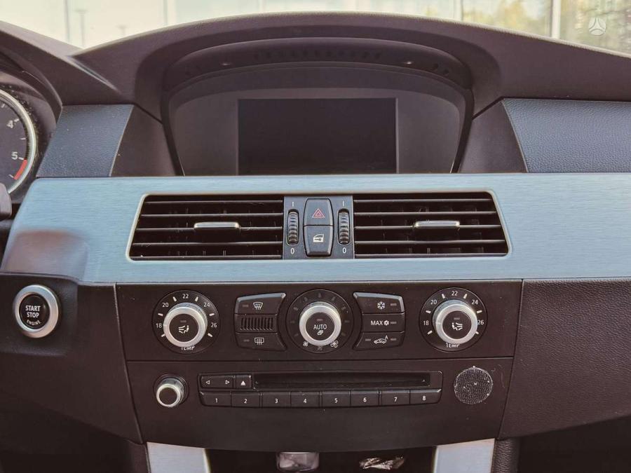 Black BMW 525 2008 in Vilnius, with an engine capacity of 2.99 L and mileage of 500 thousand km for 4200 €, photo 27 on AUTOMOTO.COM.LV