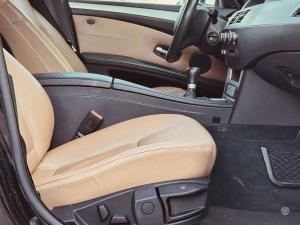 Black BMW 525 2008 in Vilnius, with an engine capacity of 2.99 L and mileage of 500 thousand km for 4200 €, photo 32 on AUTOMOTO.COM.LV