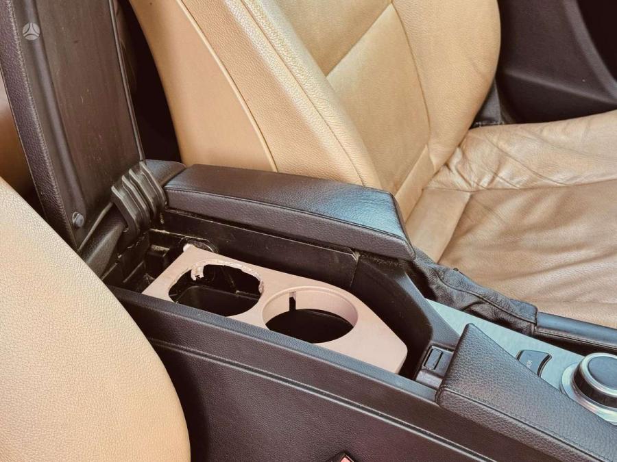 Black BMW 525 2008 in Vilnius, with an engine capacity of 2.99 L and mileage of 500 thousand km for 4200 €, photo 33 on AUTOMOTO.COM.LV