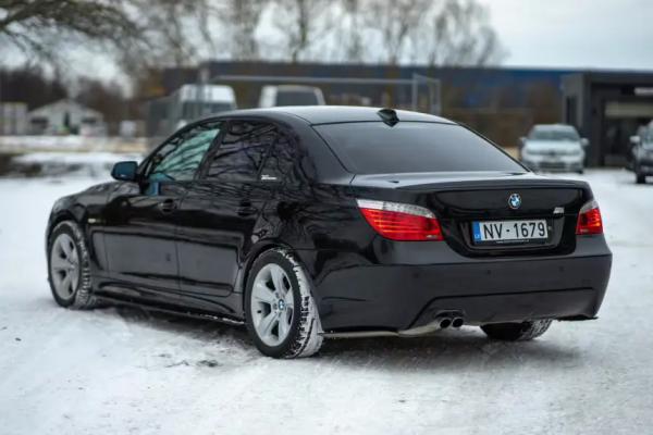 Melns BMW 525 2008 Liepāja, ar dzinēja tilpumu 3.00 L un nobraukumu 385 tūkst. km par 6500 €, foto 2 vietnē AUTOMOTO.COM.LV