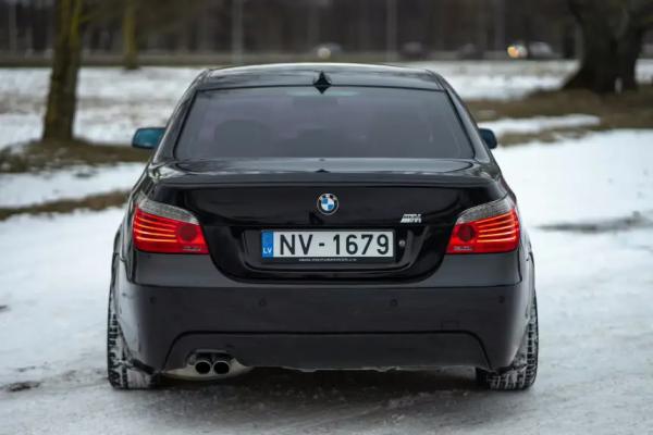 Melns BMW 525 2008 Liepāja, ar dzinēja tilpumu 3.00 L un nobraukumu 385 tūkst. km par 6500 €, foto 3 vietnē AUTOMOTO.COM.LV