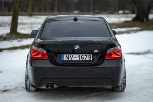 Melns BMW 525 2008 Liepāja, ar dzinēja tilpumu 3.00 L un nobraukumu 385 tūkst. km par 6500 €, foto 4 vietnē AUTOMOTO.COM.LV