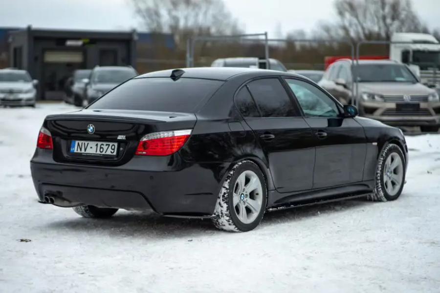 Melns BMW 525 2008 Liepāja, ar dzinēja tilpumu 3.00 L un nobraukumu 385 tūkst. km par 6500 €, foto 5 vietnē AUTOMOTO.COM.LV