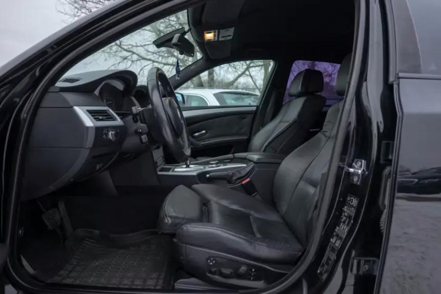 Melns BMW 525 2008 Liepāja, ar dzinēja tilpumu 3.00 L un nobraukumu 385 tūkst. km par 6500 €, foto 11 vietnē AUTOMOTO.COM.LV