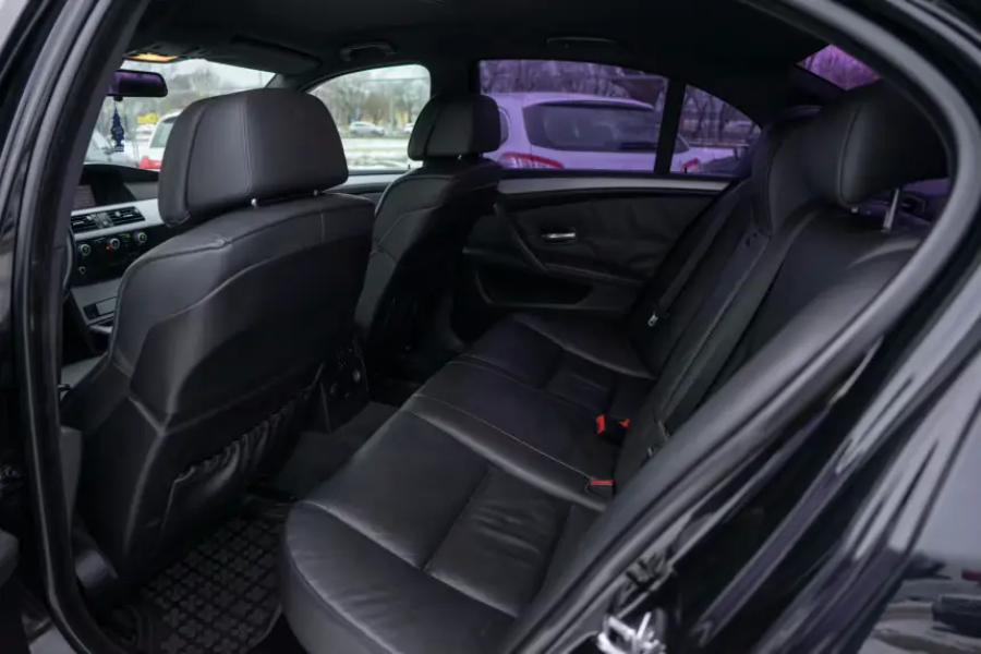 Melns BMW 525 2008 Liepāja, ar dzinēja tilpumu 3.00 L un nobraukumu 385 tūkst. km par 6500 €, foto 12 vietnē AUTOMOTO.COM.LV