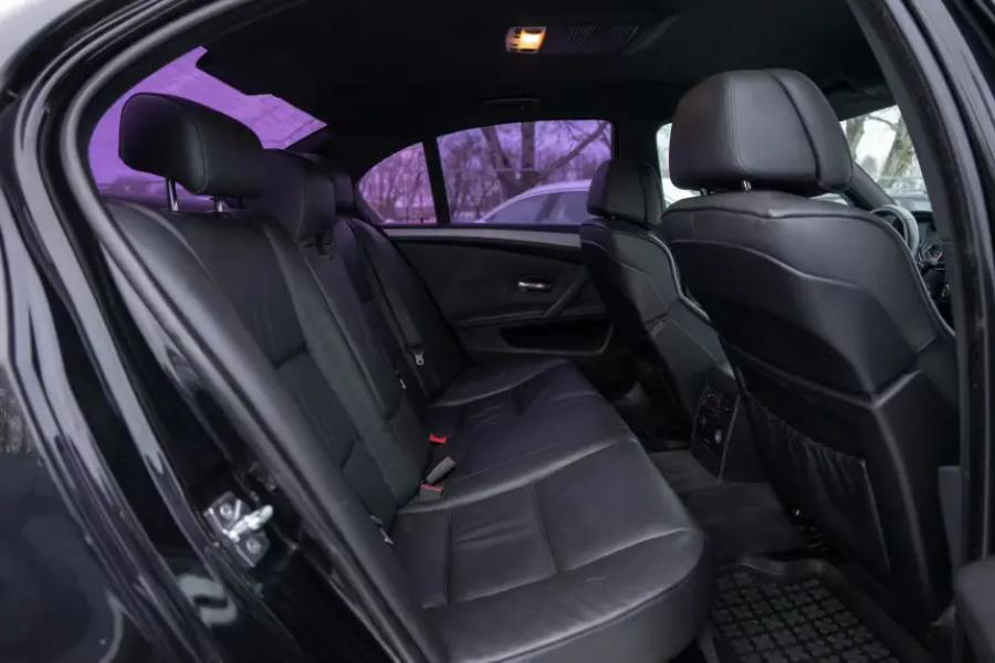 Melns BMW 525 2008 Liepāja, ar dzinēja tilpumu 3.00 L un nobraukumu 385 tūkst. km par 6500 €, foto 14 vietnē AUTOMOTO.COM.LV