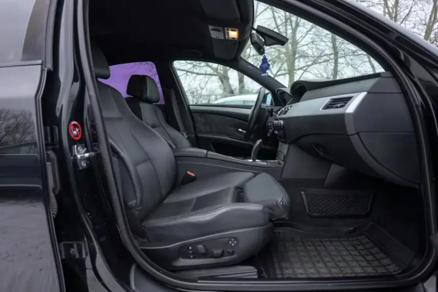 Melns BMW 525 2008 Liepāja, ar dzinēja tilpumu 3.00 L un nobraukumu 385 tūkst. km par 6500 €, foto 15 vietnē AUTOMOTO.COM.LV