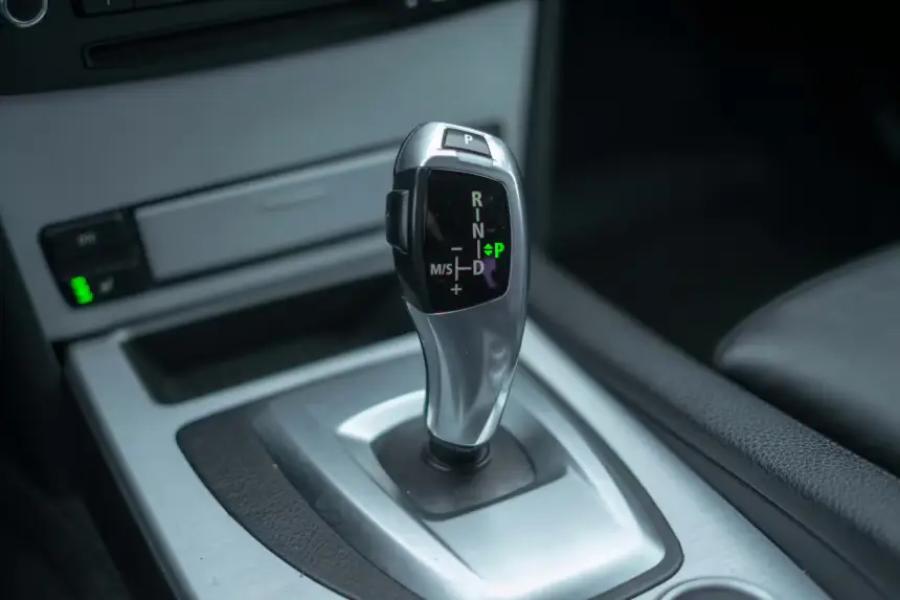 Melns BMW 525 2008 Liepāja, ar dzinēja tilpumu 3.00 L un nobraukumu 385 tūkst. km par 6500 €, foto 19 vietnē AUTOMOTO.COM.LV