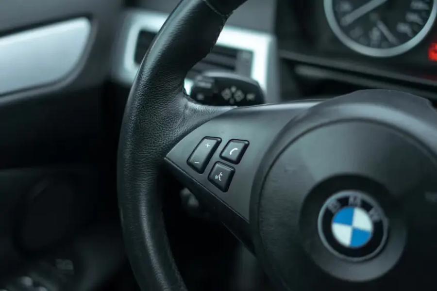 Melns BMW 525 2008 Liepāja, ar dzinēja tilpumu 3.00 L un nobraukumu 385 tūkst. km par 6500 €, foto 21 vietnē AUTOMOTO.COM.LV