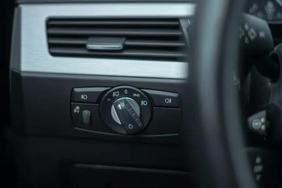 Melns BMW 525 2008 Liepāja, ar dzinēja tilpumu 3.00 L un nobraukumu 385 tūkst. km par 6500 €, foto 30 vietnē AUTOMOTO.COM.LV