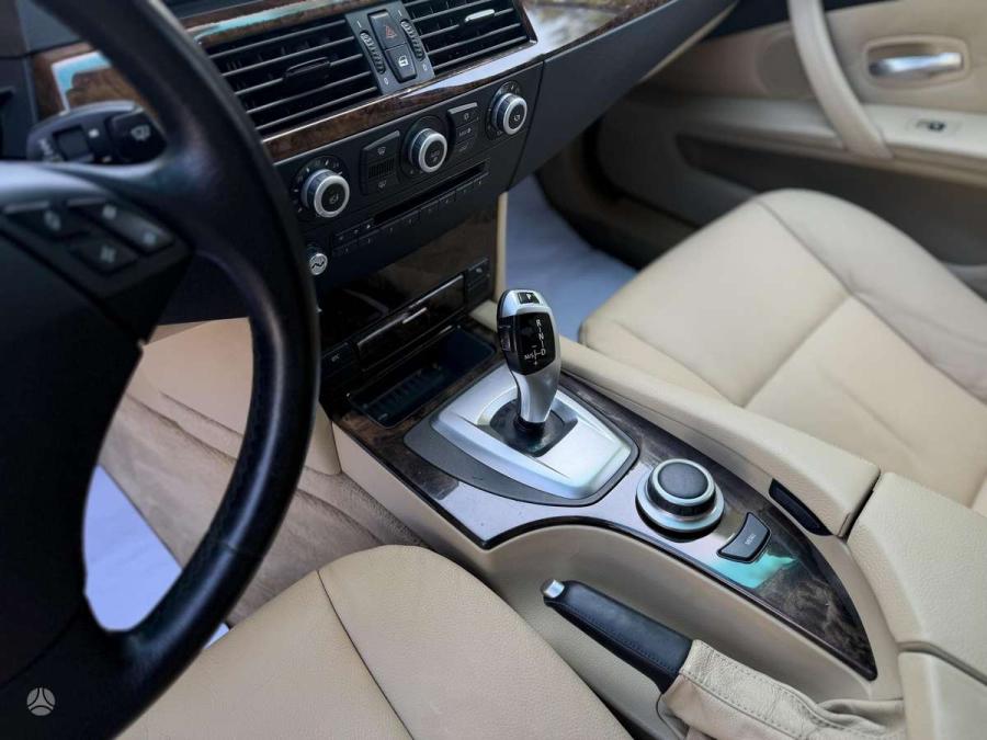 Melns BMW 525 2008 Viļņa, ar dzinēja tilpumu 2.99 L un nobraukumu 292 tūkst. km par 4350 €, foto 16 vietnē AUTOMOTO.COM.LV