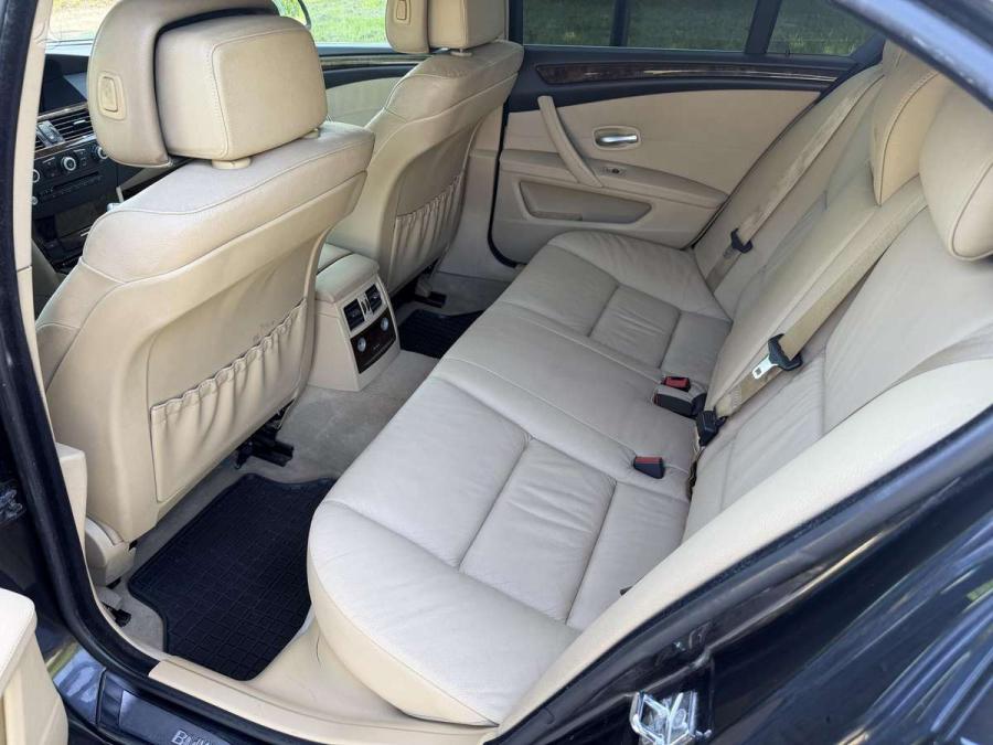 Melns BMW 525 2008 Viļņa, ar dzinēja tilpumu 2.99 L un nobraukumu 292 tūkst. km par 4350 €, foto 23 vietnē AUTOMOTO.COM.LV