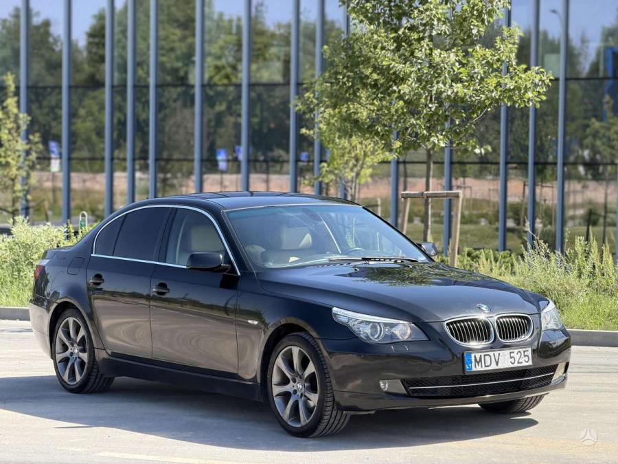 Black BMW 525 2008 in Vilnius, with an engine capacity of 2.99 L and mileage of 292 thousand km for 3999 €, photo 9 on AUTOMOTO.COM.LV