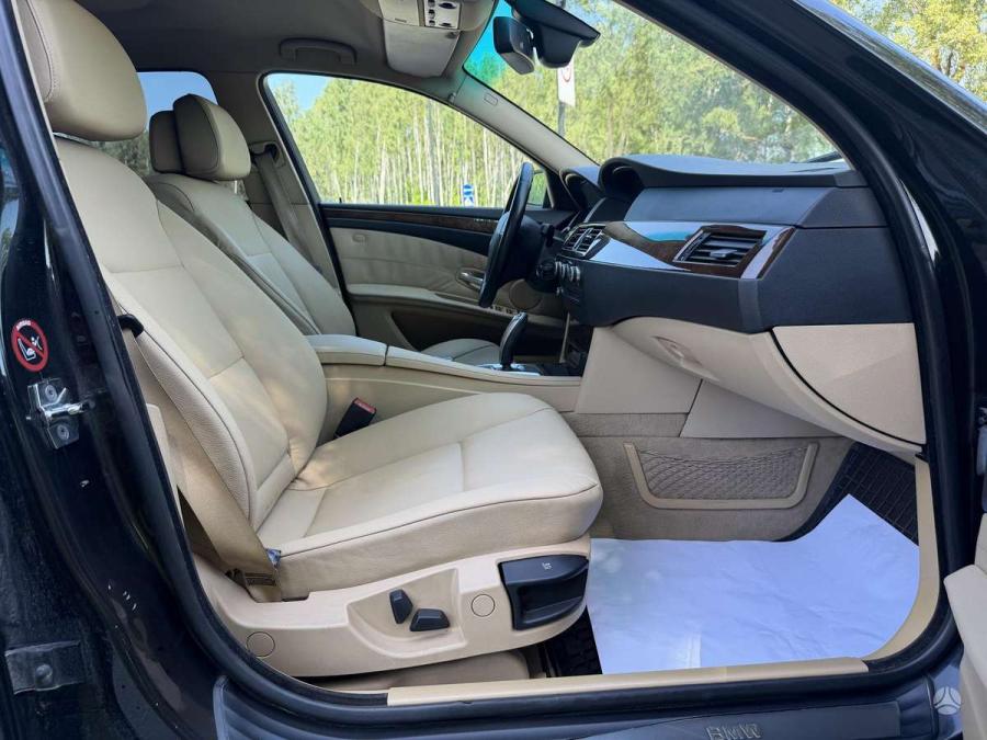 Black BMW 525 2008 in Vilnius, with an engine capacity of 2.99 L and mileage of 292 thousand km for 3999 €, photo 13 on AUTOMOTO.COM.LV