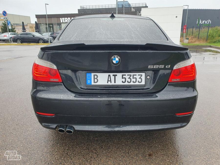 Melns BMW 525 2008 Kauņa, ar dzinēja tilpumu 3.00 L un nobraukumu 350 tūkst. km par 4200 €, foto 3 vietnē AUTOMOTO.COM.LV