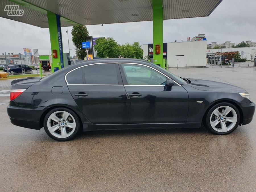 Melns BMW 525 2008 Kauņa, ar dzinēja tilpumu 3.00 L un nobraukumu 350 tūkst. km par 4200 €, foto 5 vietnē AUTOMOTO.COM.LV