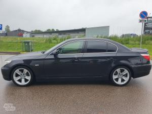 Melns BMW 525 2008 Kauņa, ar dzinēja tilpumu 3.00 L un nobraukumu 350 tūkst. km par 4200 €, foto 6 vietnē AUTOMOTO.COM.LV