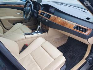 Melns BMW 525 2008 Kauņa, ar dzinēja tilpumu 3.00 L un nobraukumu 350 tūkst. km par 4200 €, foto 11 vietnē AUTOMOTO.COM.LV