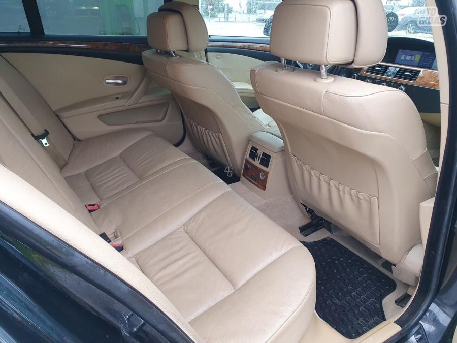 Melns BMW 525 2008 Kauņa, ar dzinēja tilpumu 3.00 L un nobraukumu 350 tūkst. km par 4200 €, foto 12 vietnē AUTOMOTO.COM.LV