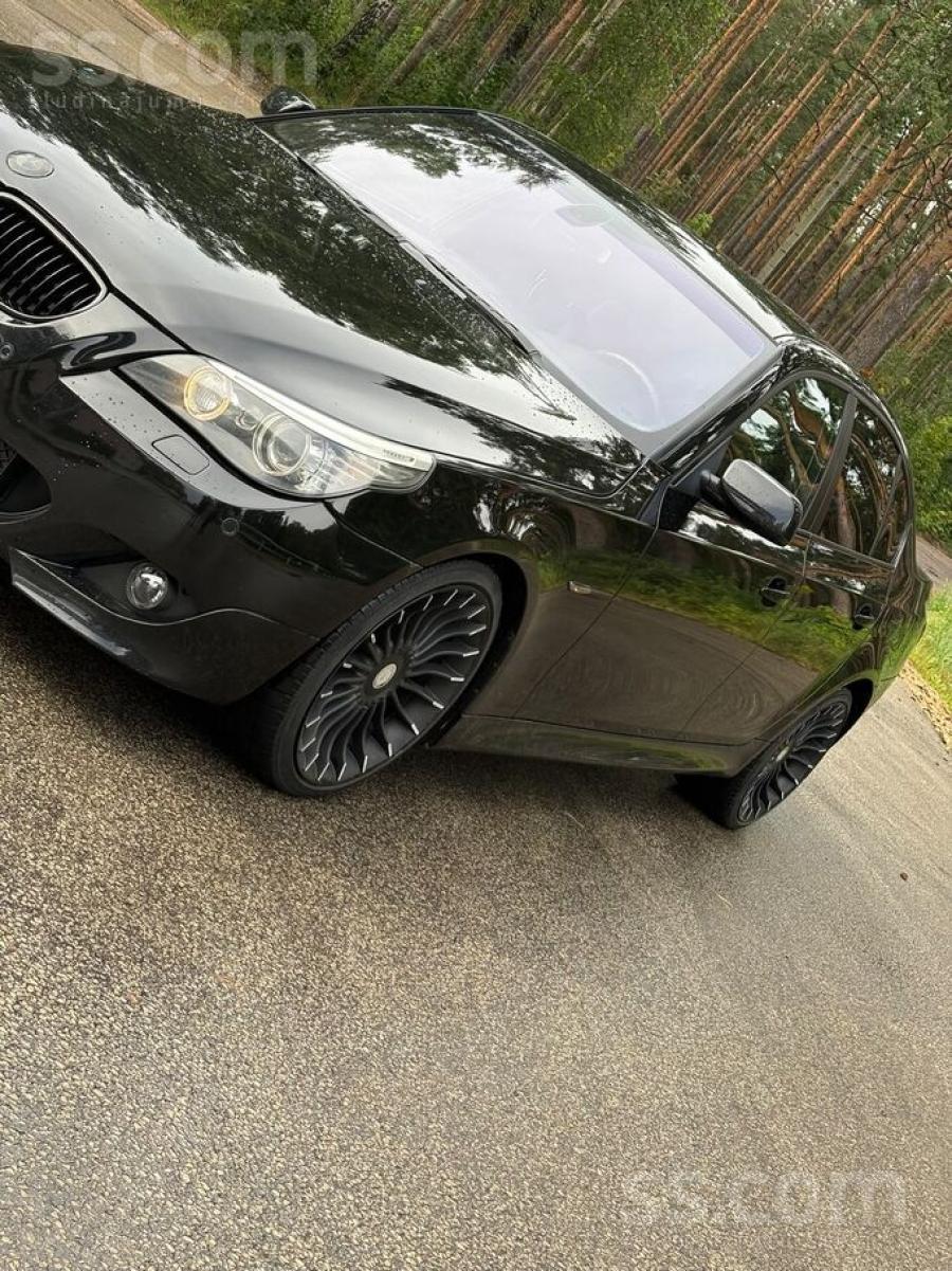 Black BMW 525 2008 in Riga, with an engine capacity of 3.00 L and mileage of 312 thousand km for 8000 €, photo 3 on AUTOMOTO.COM.LV